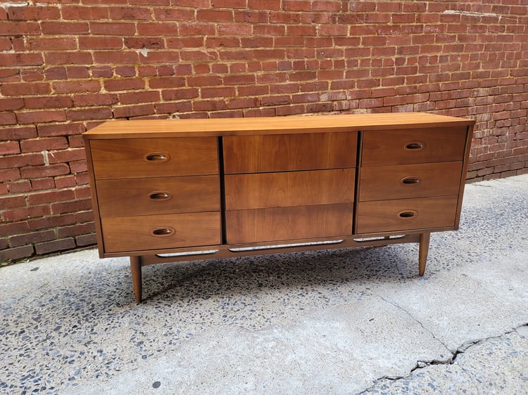 Dixie 9-drawer Dresser | Vintage MC | Frederick, MD