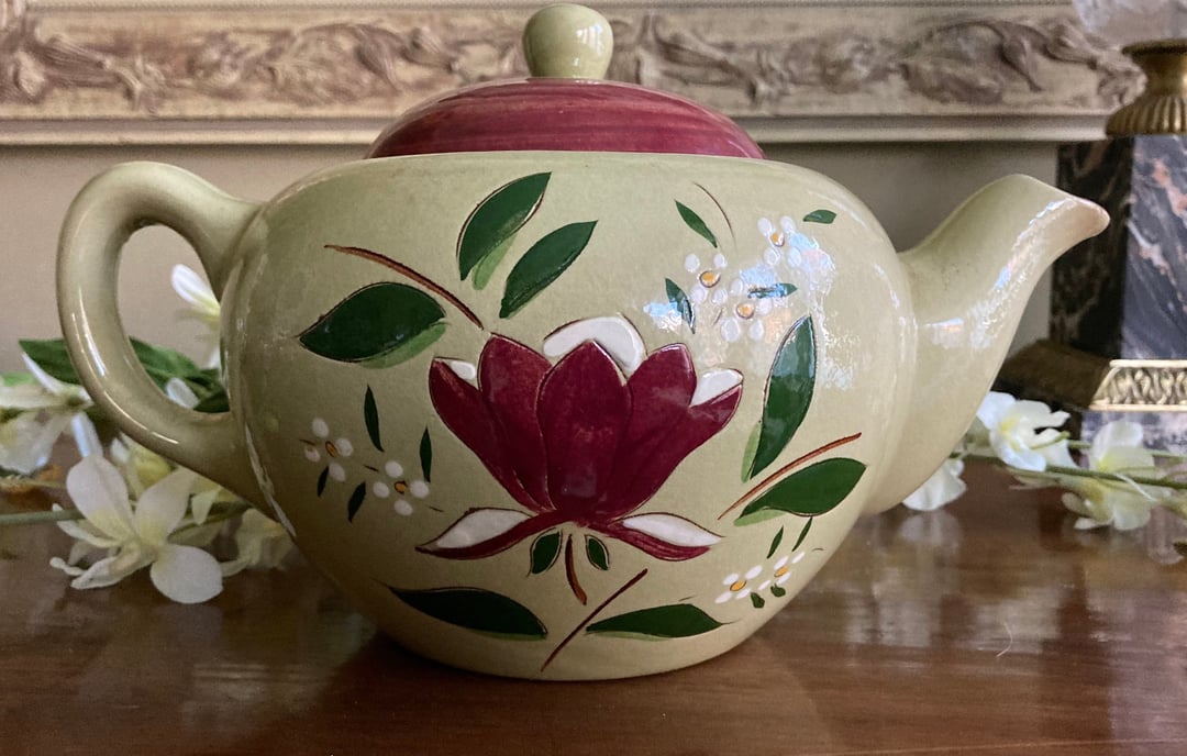 Stangl Magnolia Teapot | Raven Pear Vintage | Philadelphia
