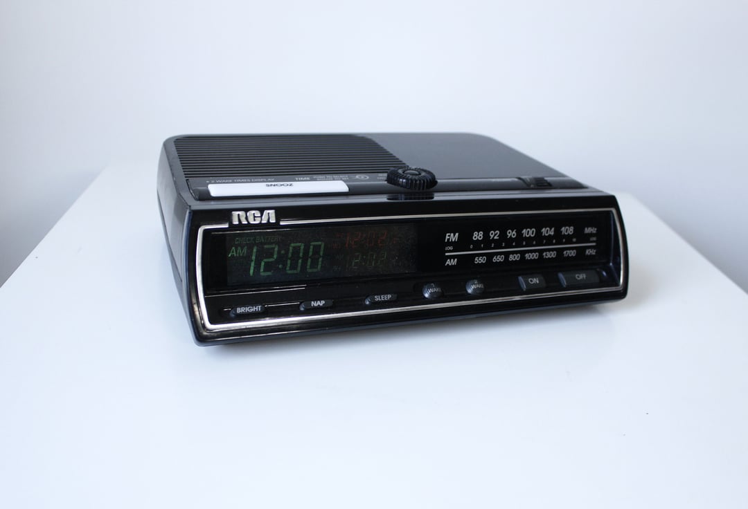 Vintage 80's RCA Alarm Clock Radio, Blue Digital Clock Face, 2 ...