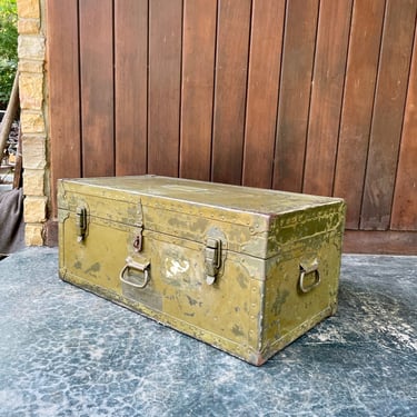 Vintage 1946 Green Foot Locker Trunk Military WWII Original | Brain ...