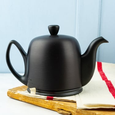 French Salam Matte Black Insulated Teapot - 4 Cup | Posh Chicago ...