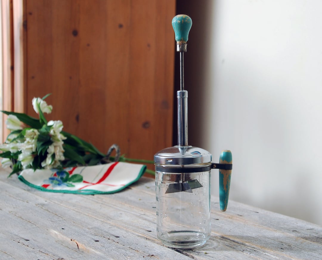 Vintage food chopper with turquoise blue wood handle / Hazel Atlas ...