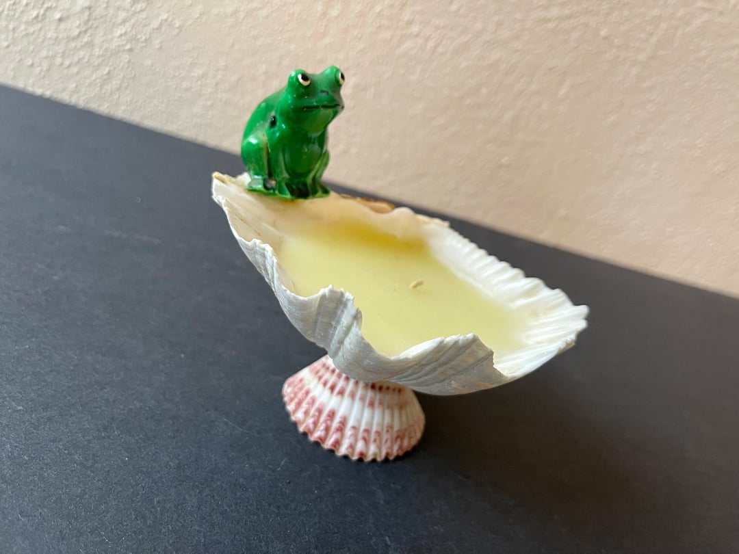 Vintage 80s Clam Shell + Frog Candle | Rocket City Retro | Cocoa, FL
