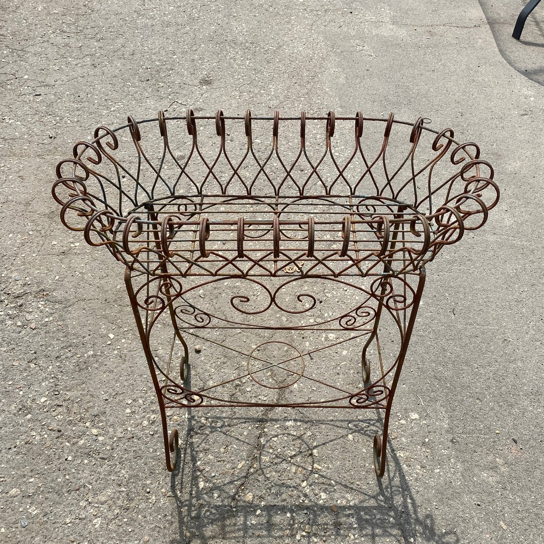 Oval Wire Plant Stand | Community Forklift | Edmonston, MD