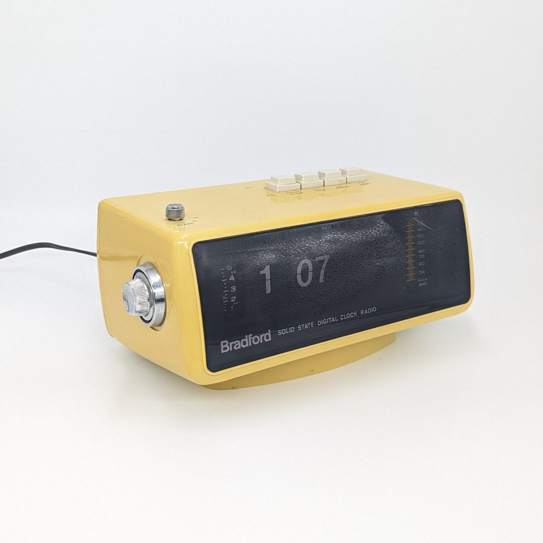 Vintage 1970s/1980s Flip Clock Radio | Radio Vintage Shop | Barrie, ON ...