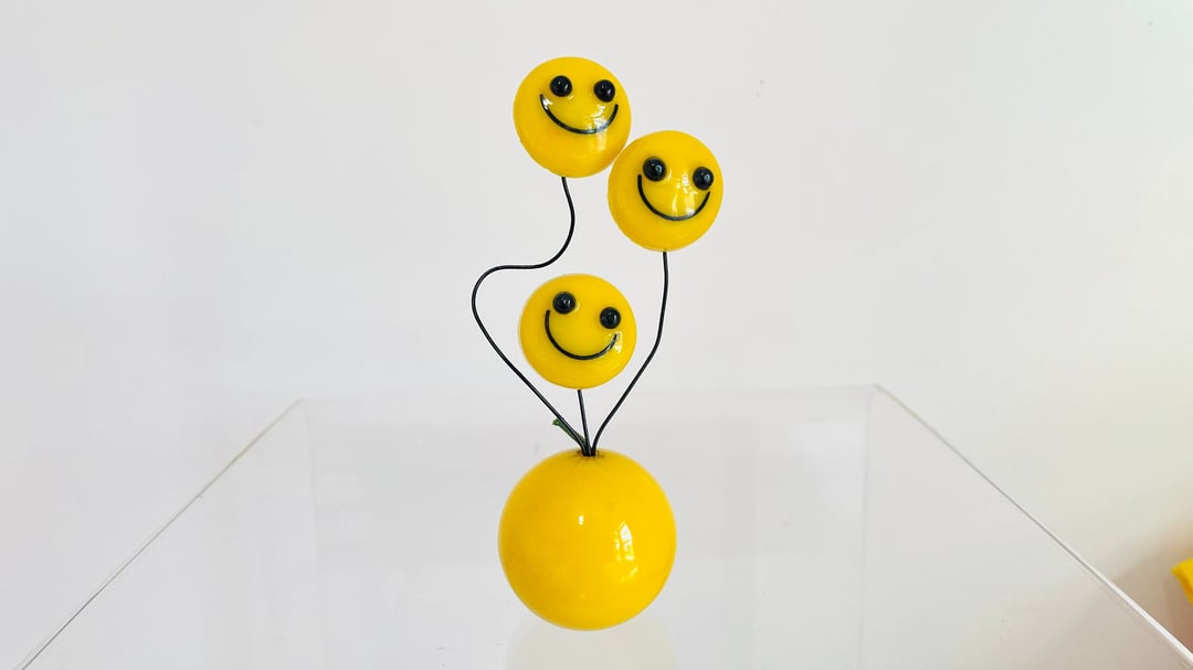 Vintage 1970s MOD Smiley Face Yellow Flower Lucite Resin Orb | Mod ...