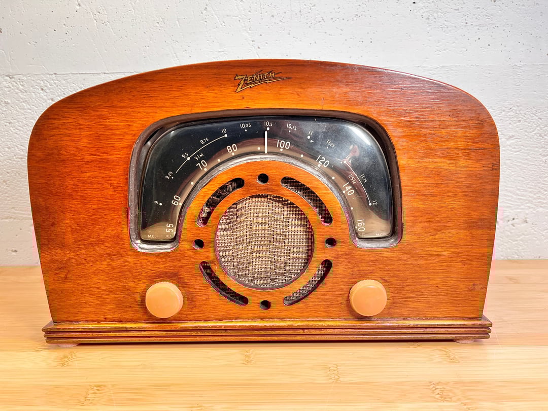 1942 Zenith 2-Band Table Radio 6D2620 | Deco2Go | Seattle, WA