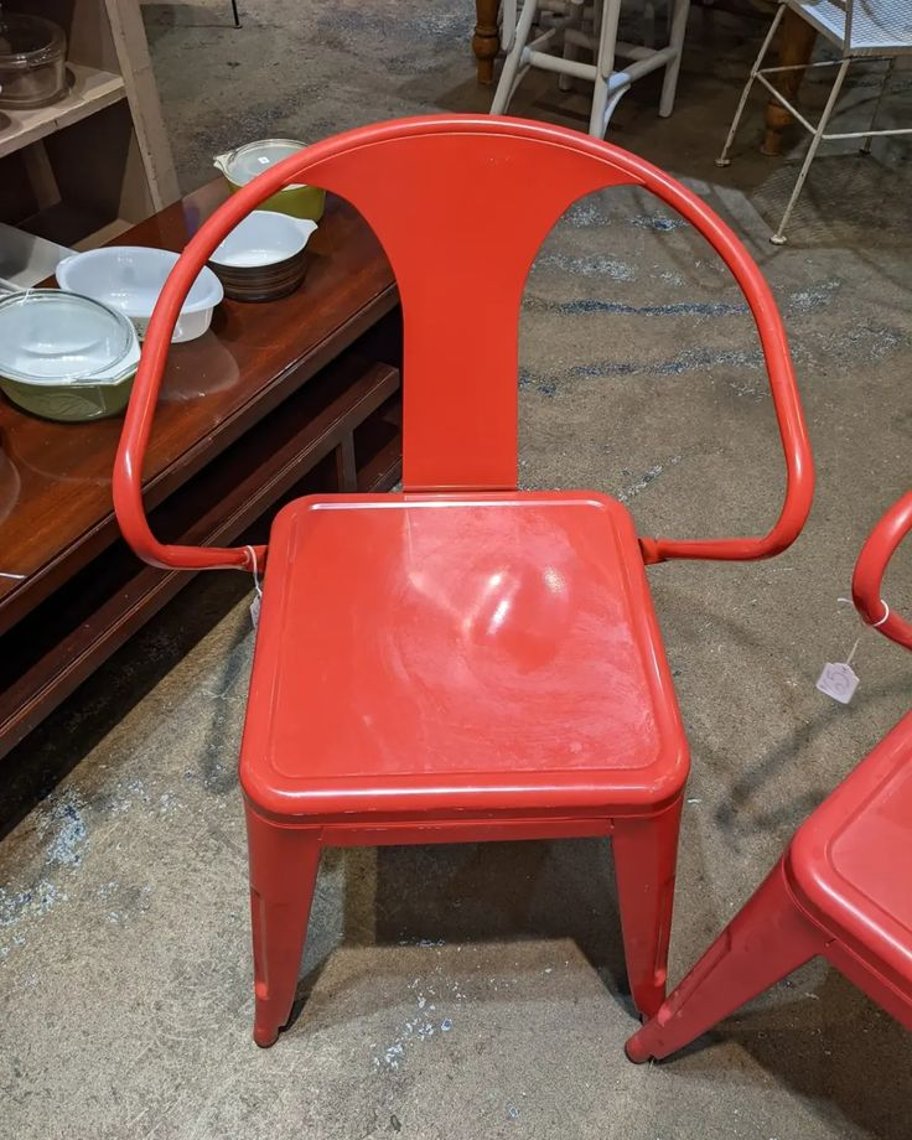 Pink metal chairs | Miss Pixies | Adams Morgan - Washington, DC