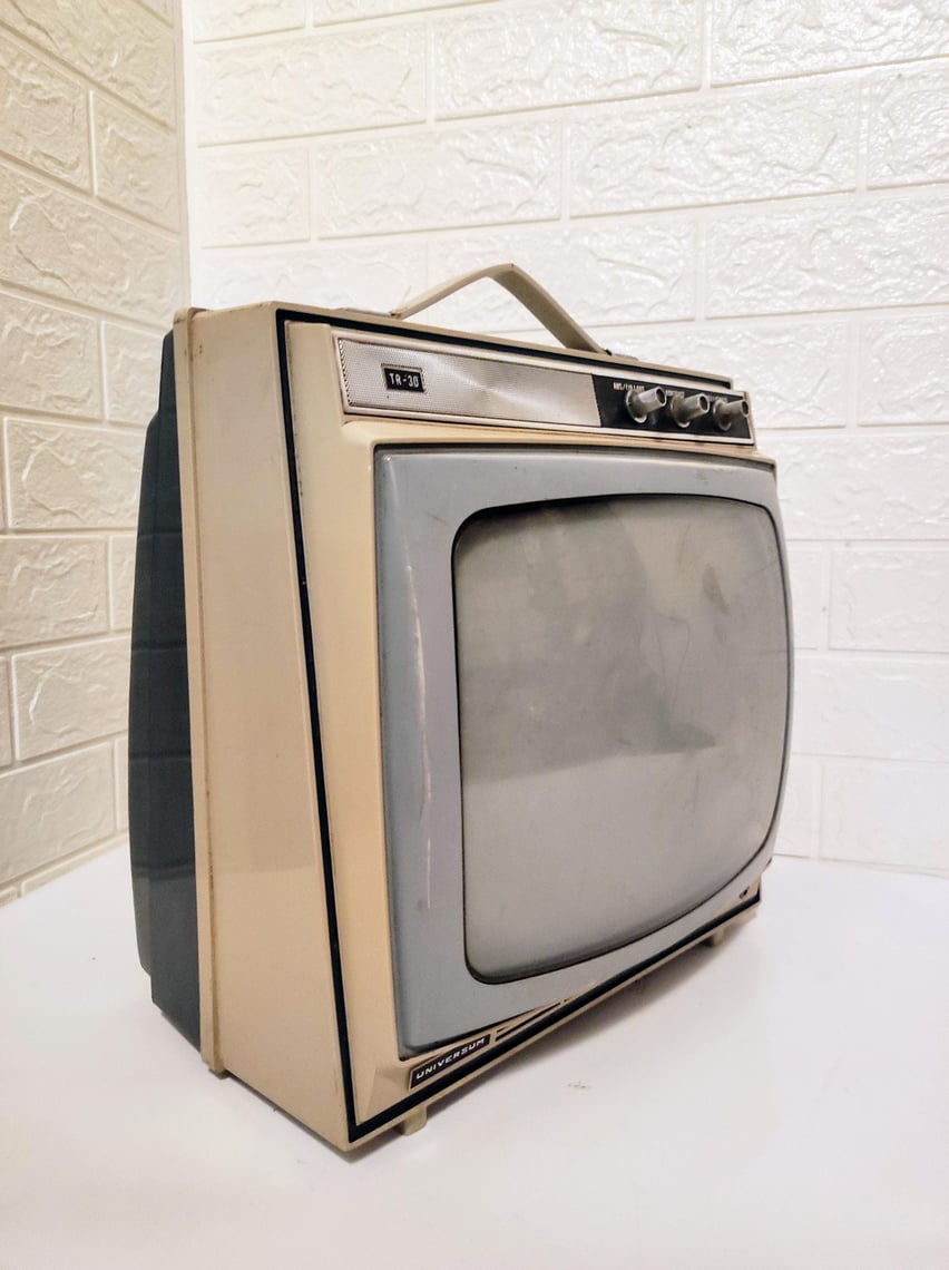 Vintage Portable Old Television / Old Universum TV / 60s / Retro ...