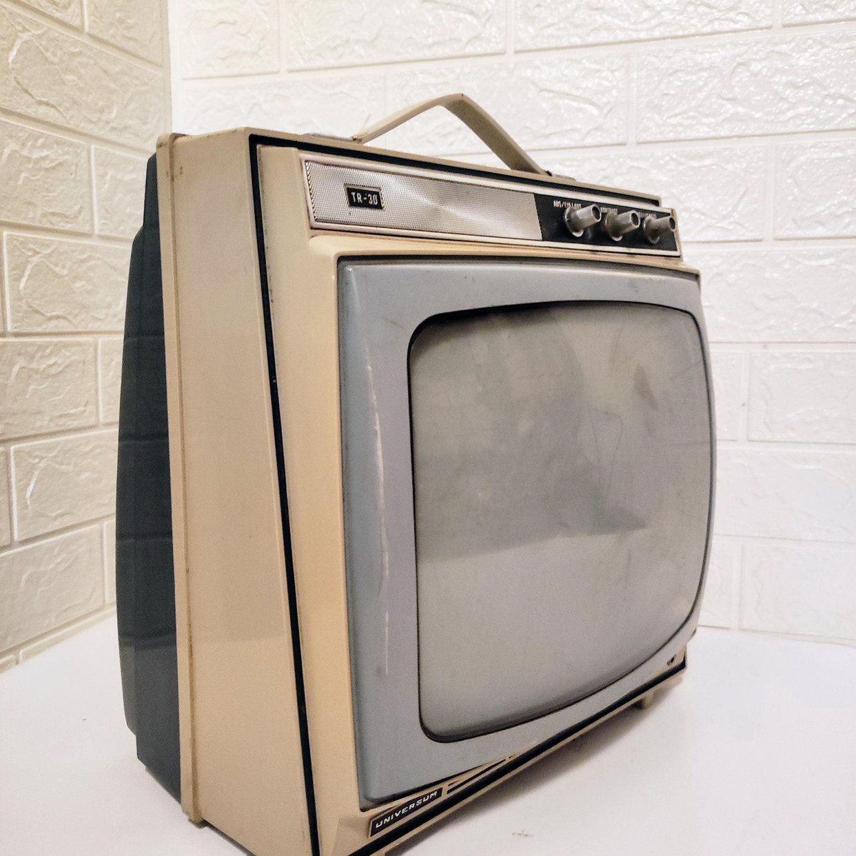 Vintage Portable Old Television / Old Universum TV / 60s / | Leaves In ...