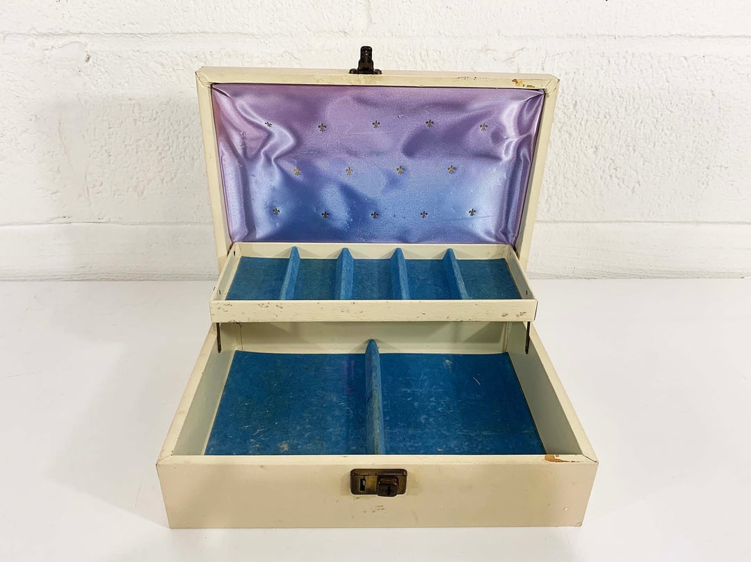 Vintage Ivory Mele Style Jewelry Box Beige White Blue Purple | Check ...