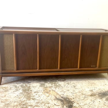 Vintage 1960s Magnavox Console Stereo with Record Storage | Rocket City ...