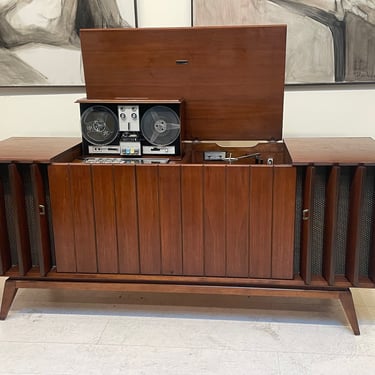 Zenith Stereo Console Model YT960 - Vintage Walnut | Xcape - Long Beach ...