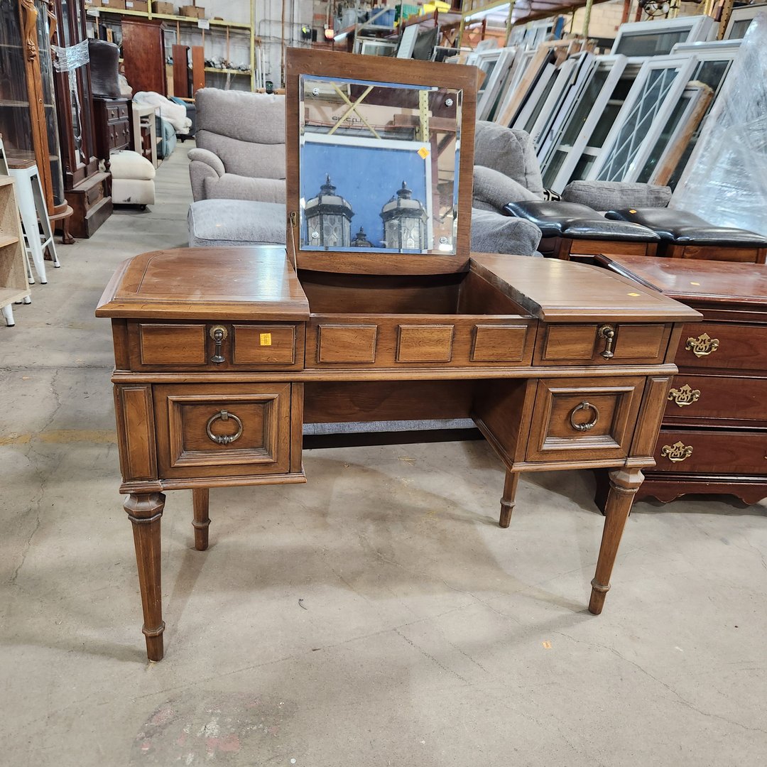Drexel 1960s Vintage Esperanto Vanity Community Forklift Edmonston MD