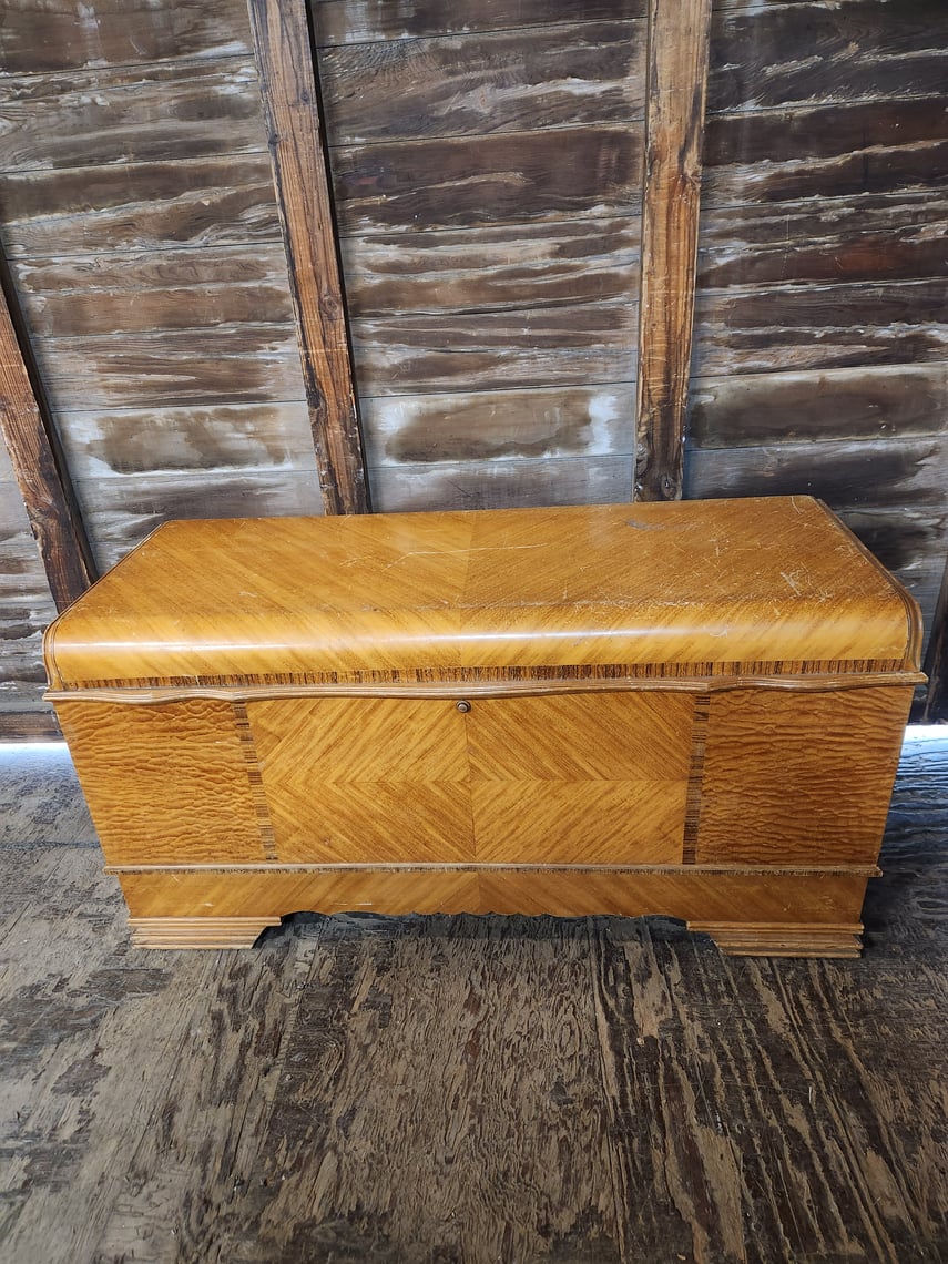 1945 Lane Cedar Chest 46" x 23.5" x 18.5" | Earthwise Architectual ...
