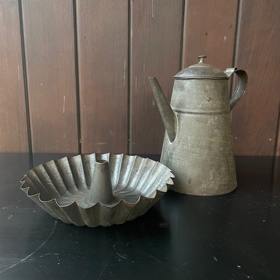 Victorian Era Tin Kitchenware Bundt Cake Mold + Kettle Teapot Old ...