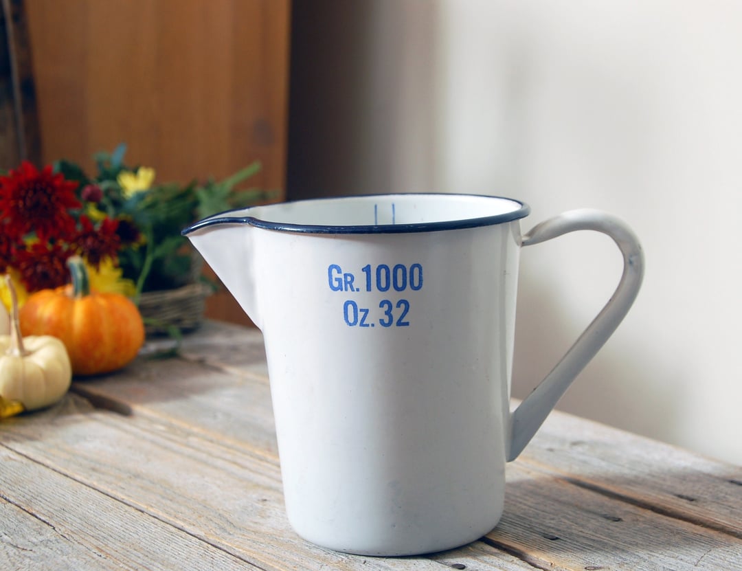 White enamel measuring pitcher / vintage enamelware 32 oz measuring cup ...