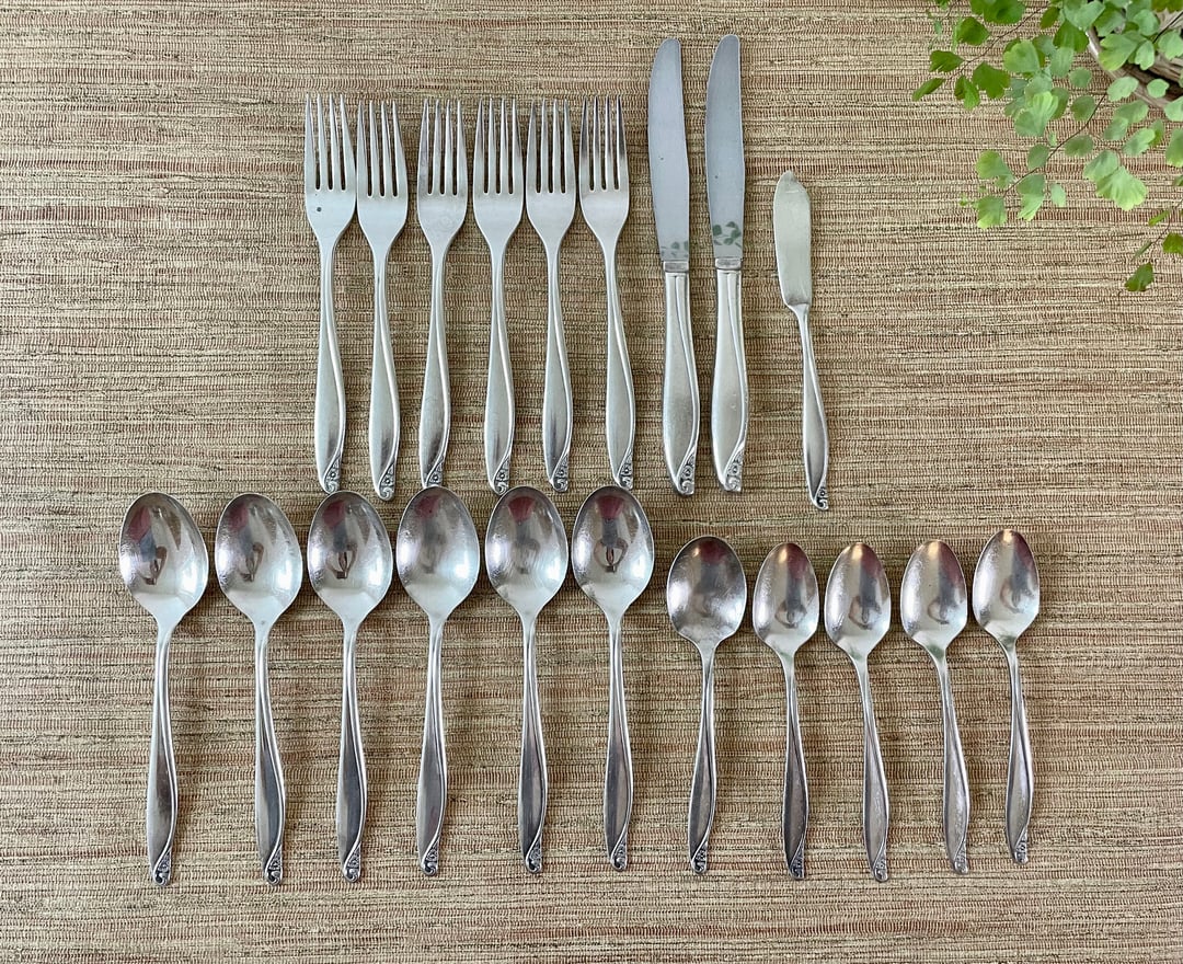 Vintage Wm A Rogers Silver Overlaid Oneida Flatware - Flowertime ...