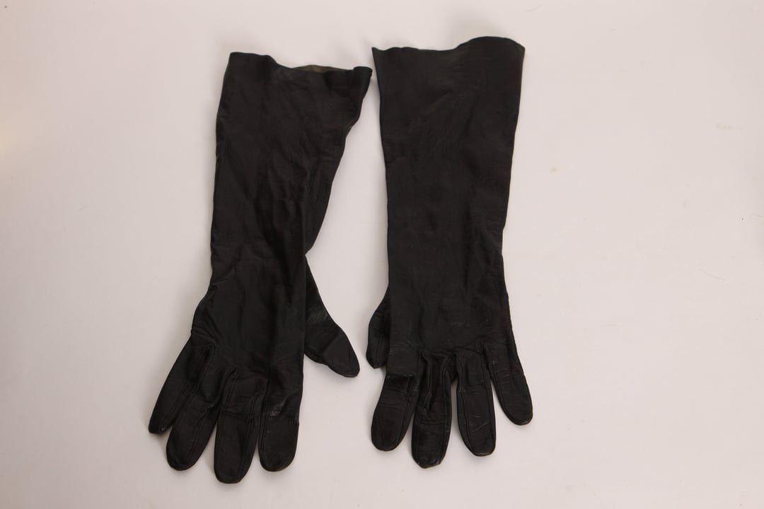 1950s Textured Black Leather Below the Wrist Gloves | Naughty Kitty ...