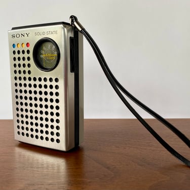 Vintage Sony Solid State AM Transistor Radio | Mid-Century Modern Finds ...
